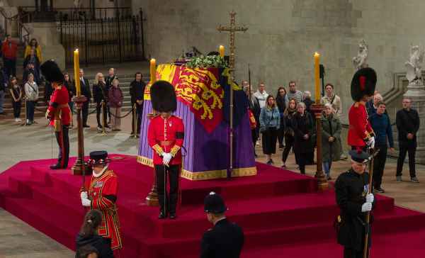 Royal Guard Faints While Protecting Queen Elizabeth II's Coffin | Us Weekly