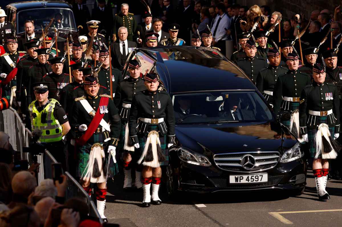 Queen Elizabeth II's 4 Children Walk Behind Her Coffin: Photos | Us Weekly