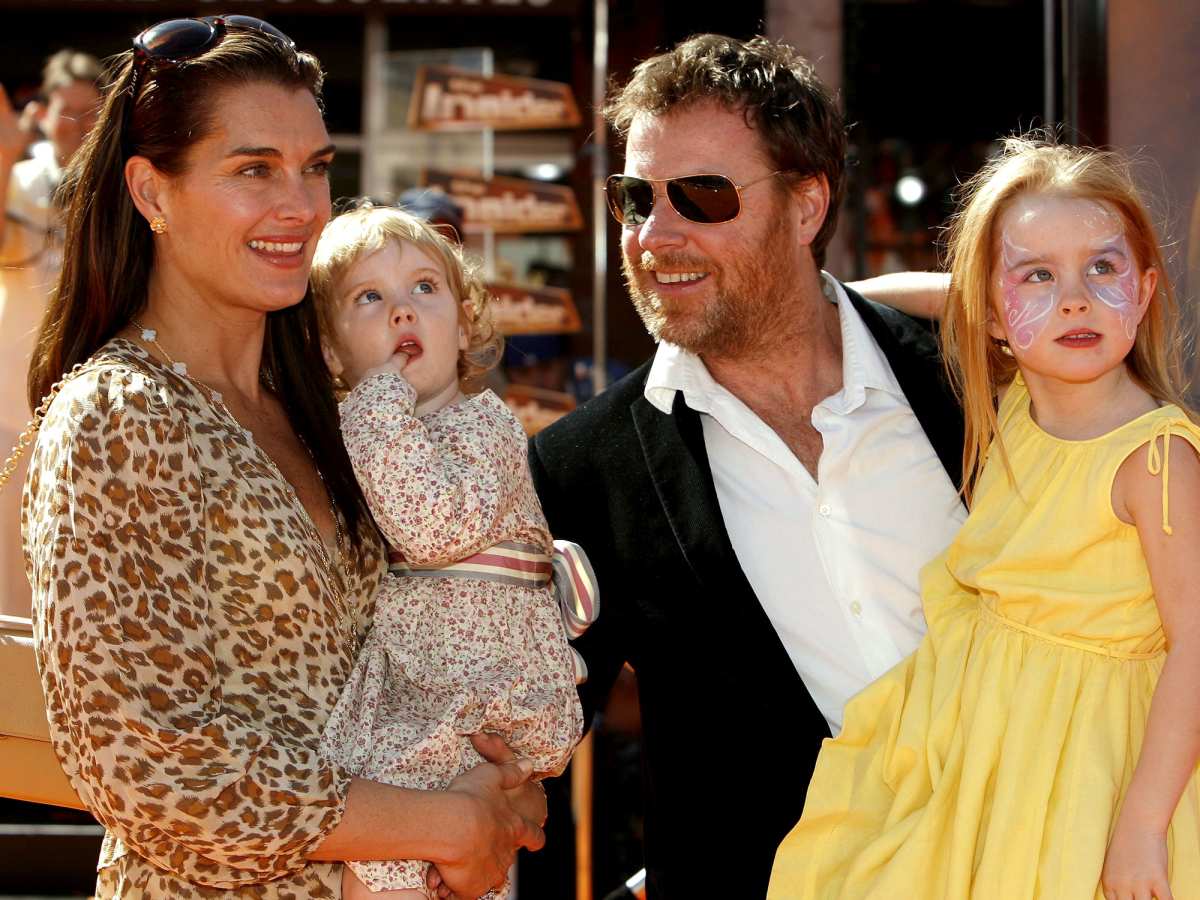 Brooke Shields, Chris Henchy's Family Album With 2 Daughters