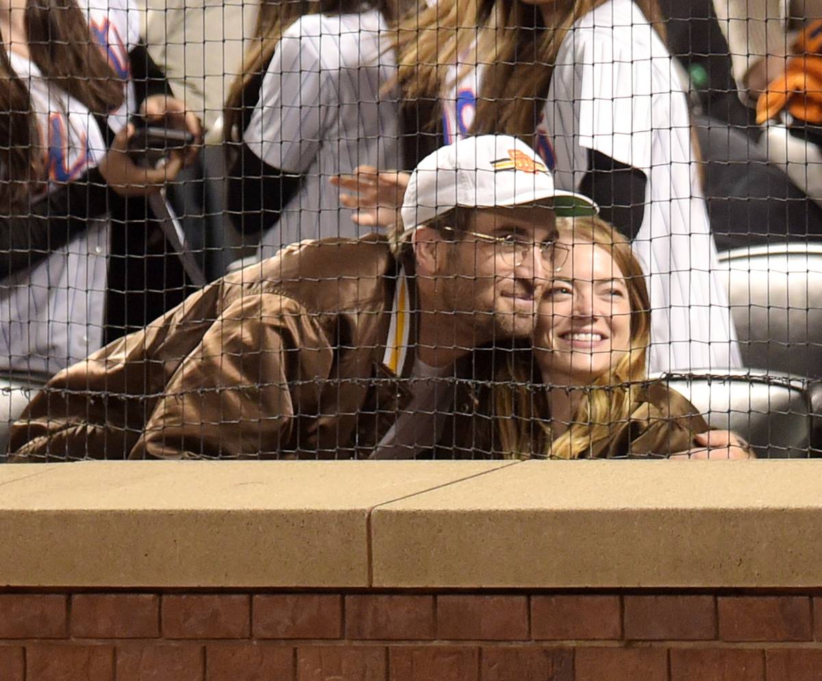 Emma Stone, Dave McCary React to Boos at Mets-Padres Game: Pic | Us Weekly