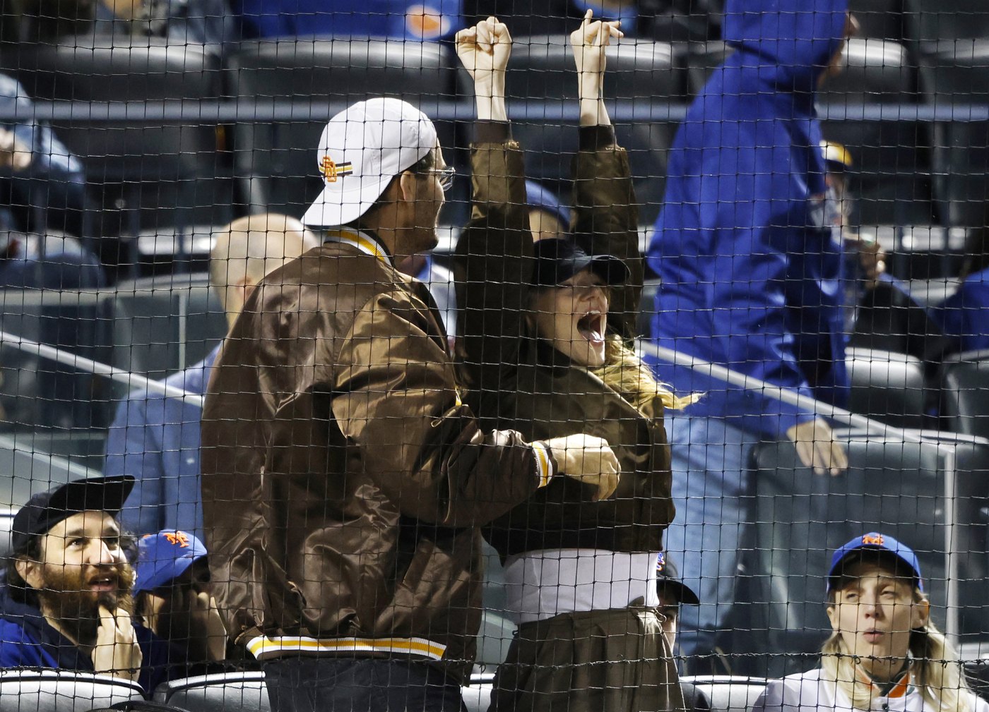 Emma Stone, Dave McCary React to Boos at Mets-Padres Game: Pic | Us Weekly