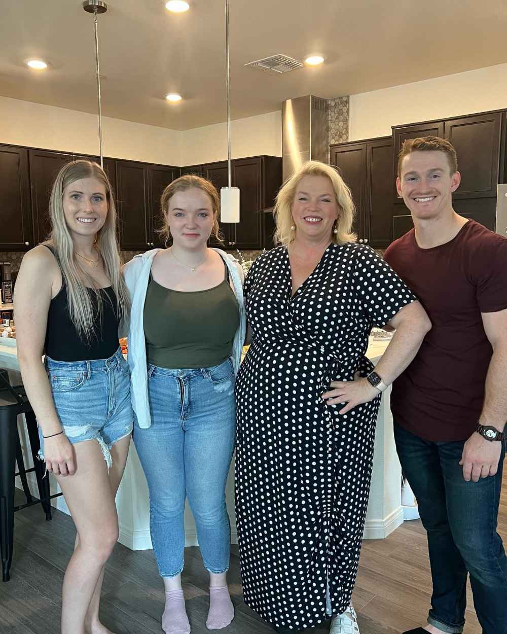 Sister Wives' Janelle Brown's Family Photos With Her, Kody's Kids | Us ...