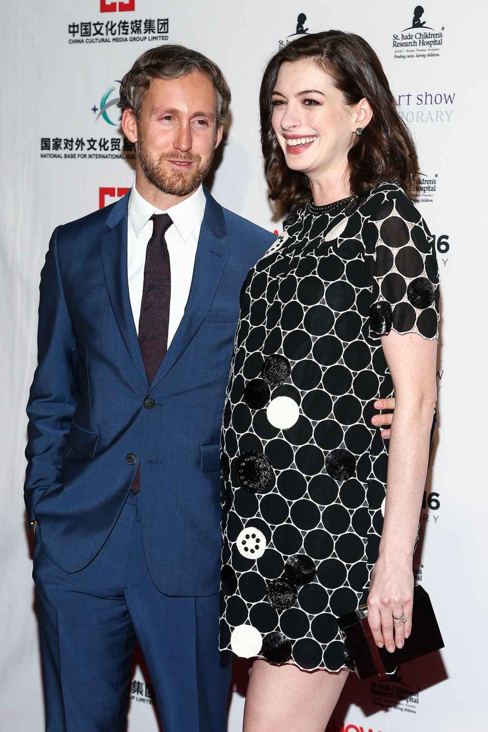 Anne Hathaway, Adam Shulman’s Relationship Timeline | Us Weekly