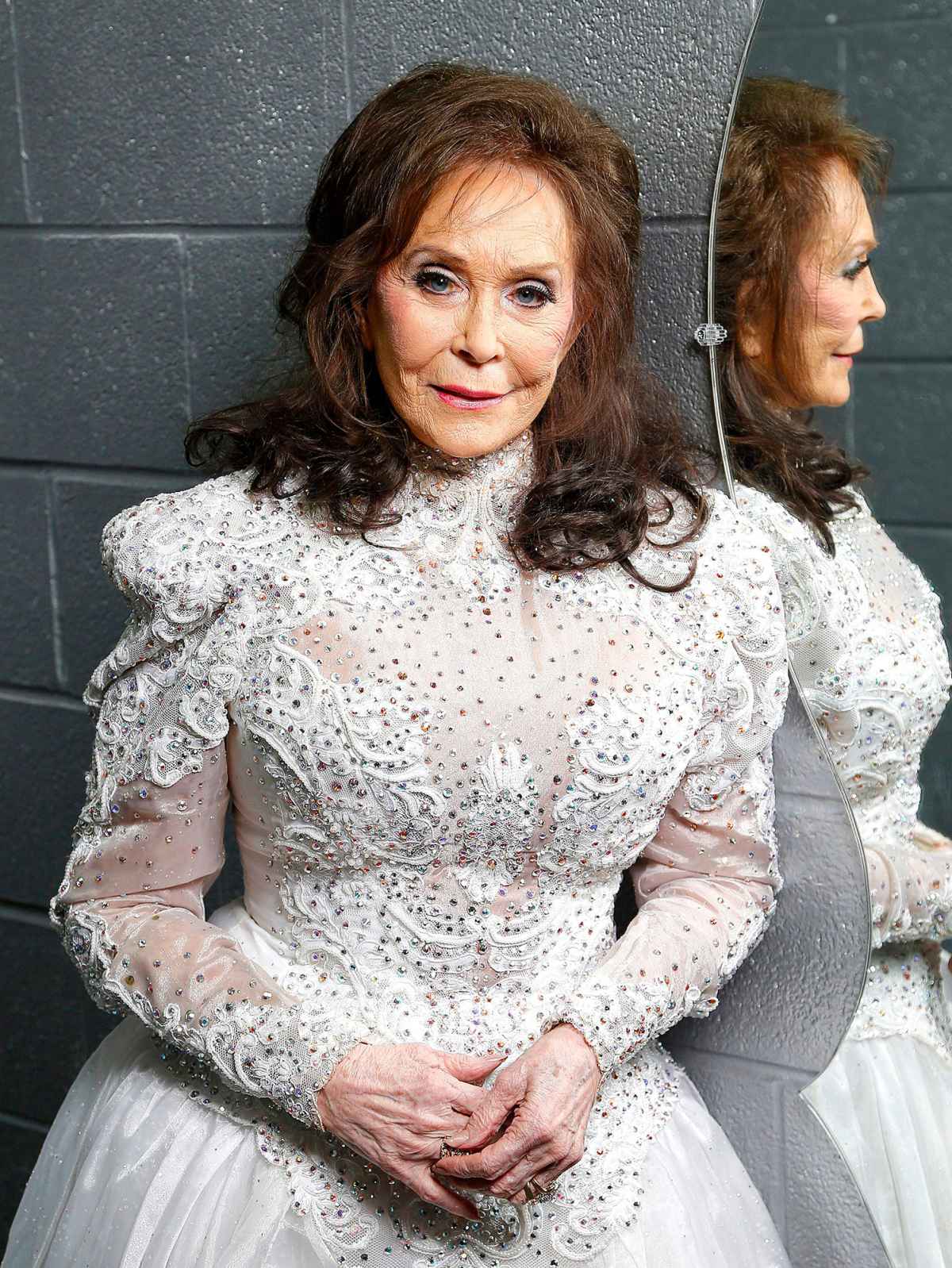 CMAs 2022: Reba, Carrie and Miranda Perform Loretta Lynn Tribute | Us ...