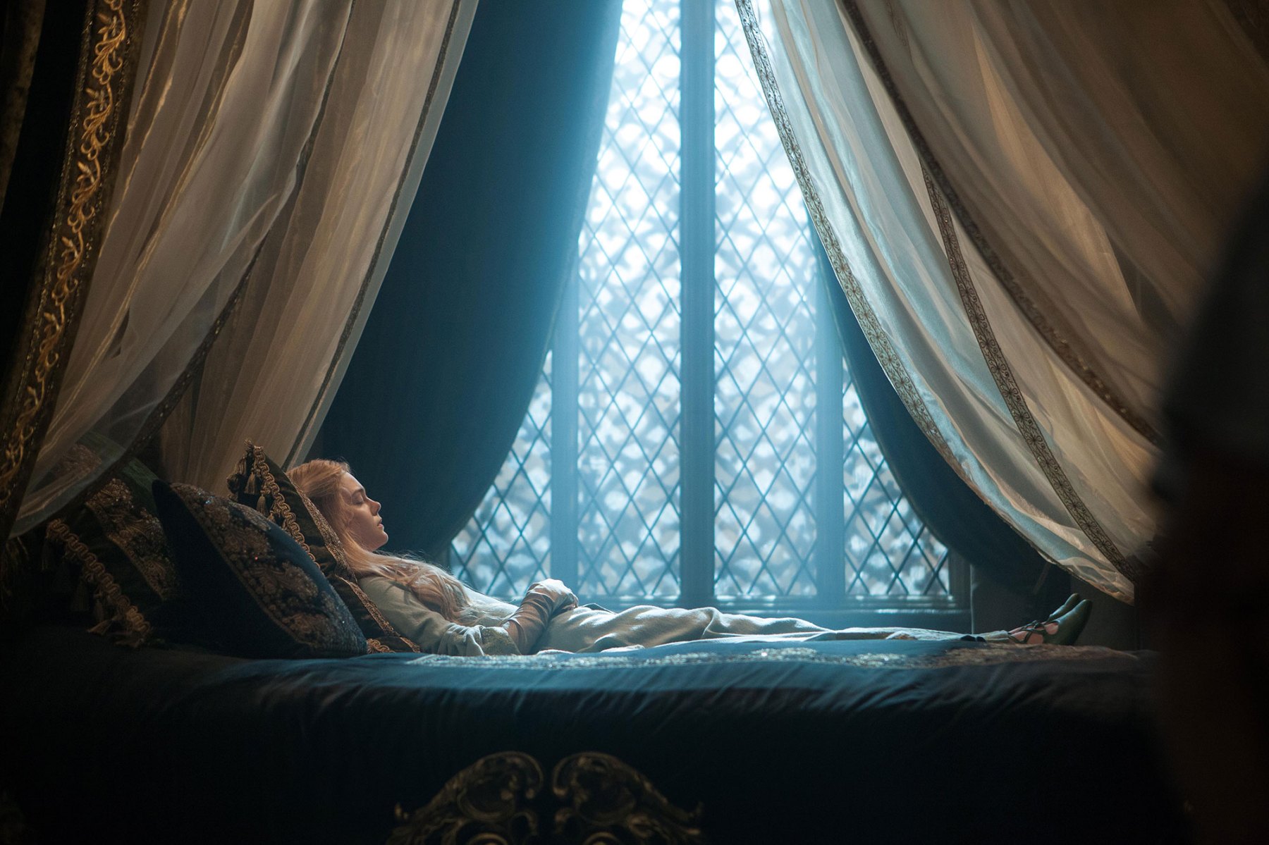 Angelina Jolie's Daughter Vivienne Plays Princess Aurora in Maleficent ...