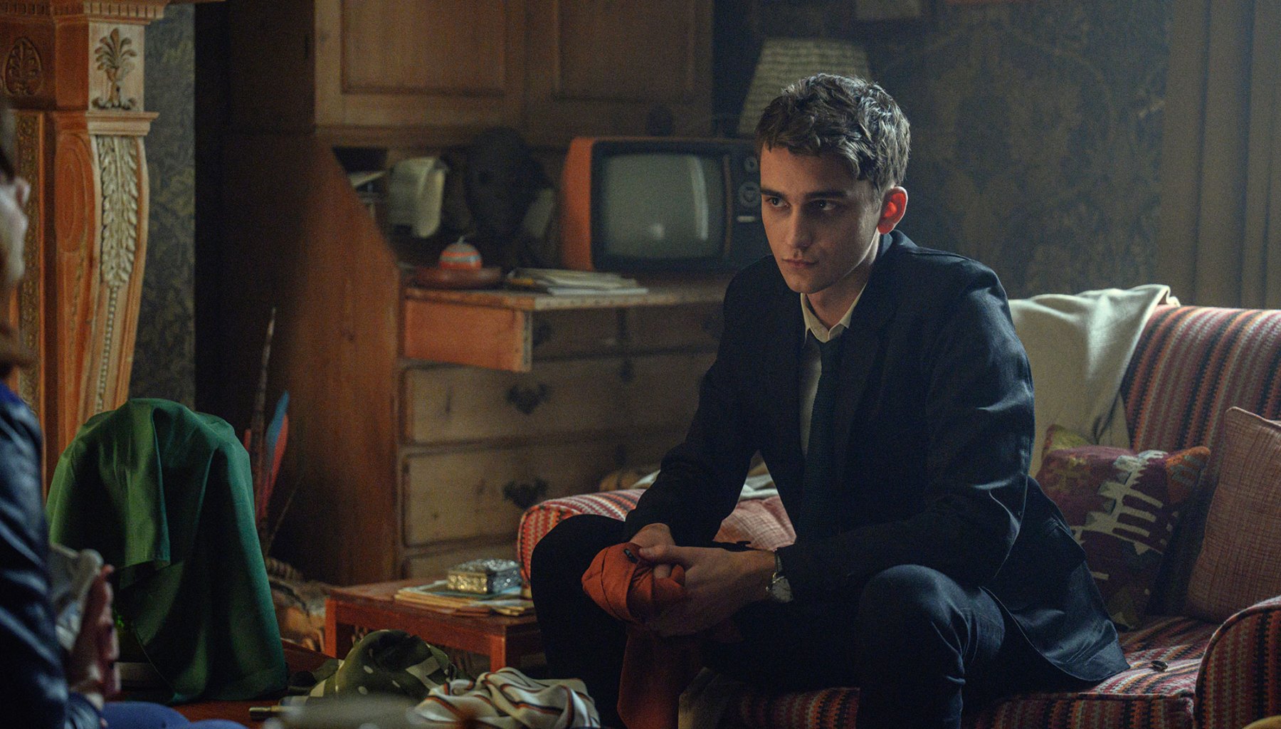 Cameron Chapman: What to Know About Netflix's ‘Lockwood & Co.’ Lead ...