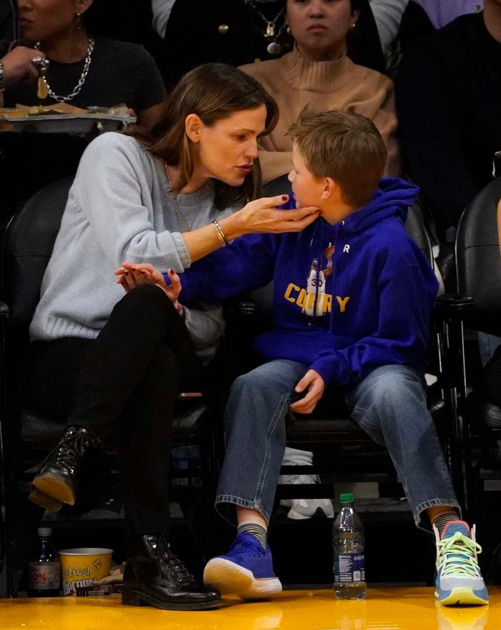 Jennifer Garner, Son Samuel Spotted at Lakers Game: Photos | Us Weekly