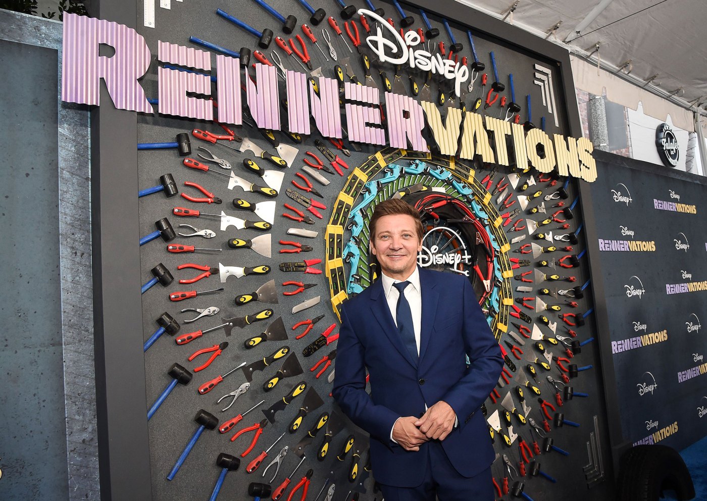 Jeremy Renner Walks 1st Red Carpet After Snowplow Accident: Pics | Us ...