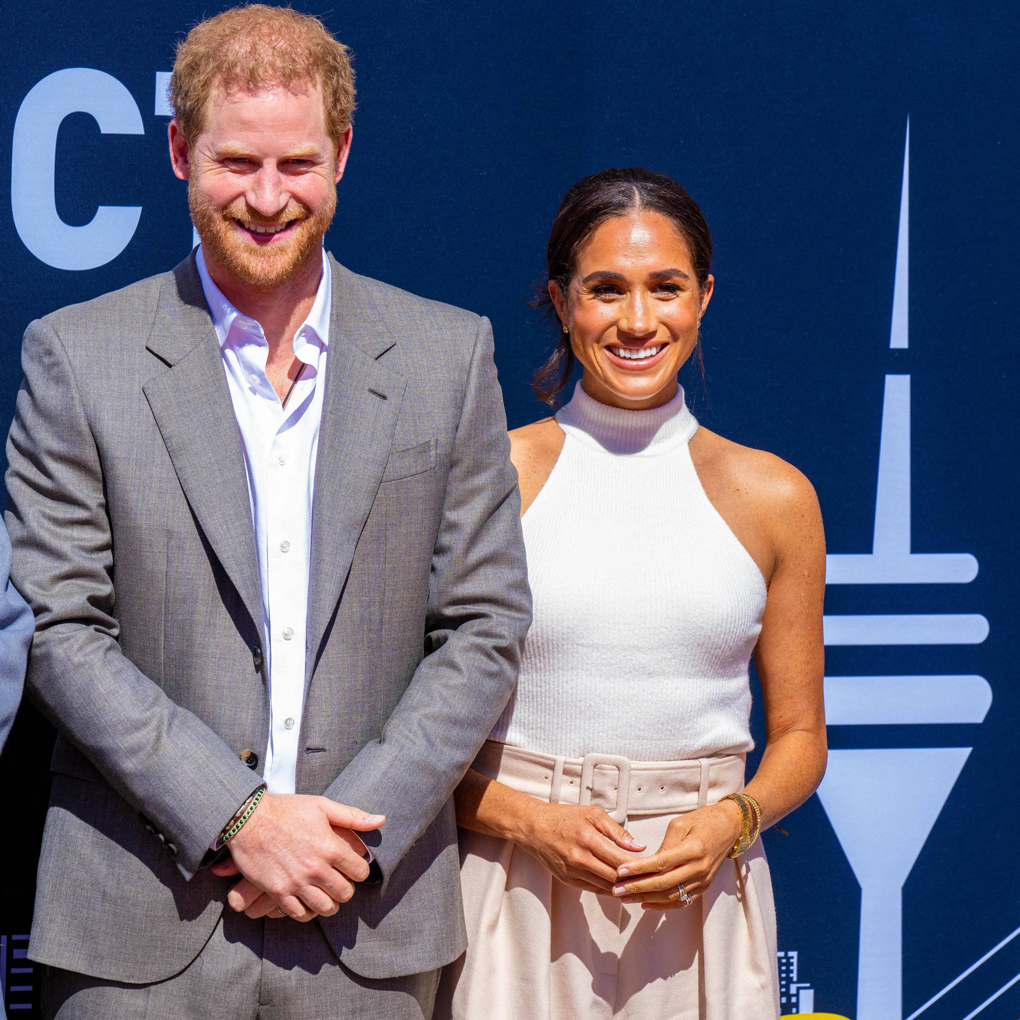 Prince Harry and Meghan Markle Cheer On Dodgers at World Series Game 4 ...