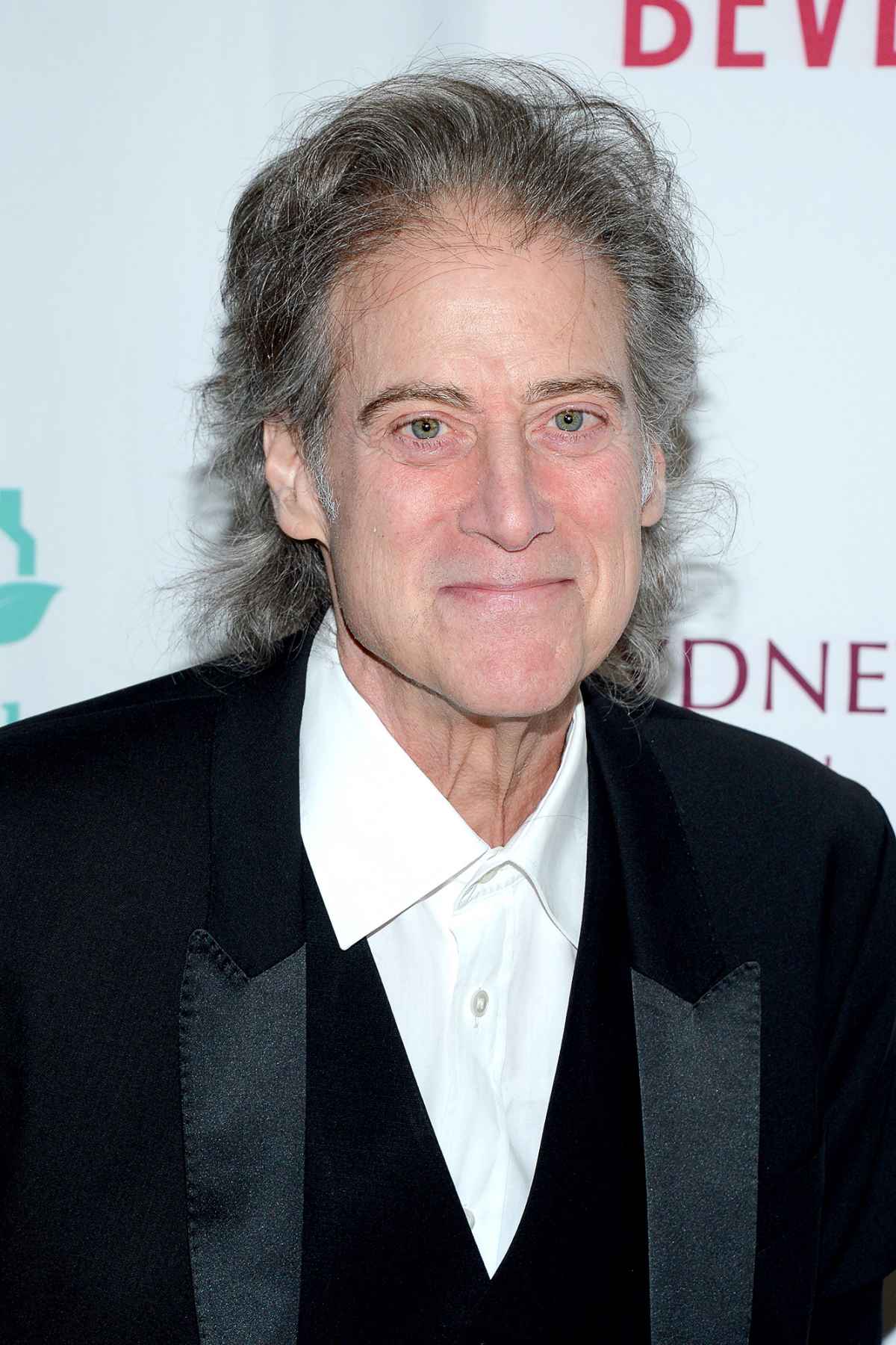 Richard Lewis Has Parkinson’s Disease, Retires From Stand-Up | Us Weekly