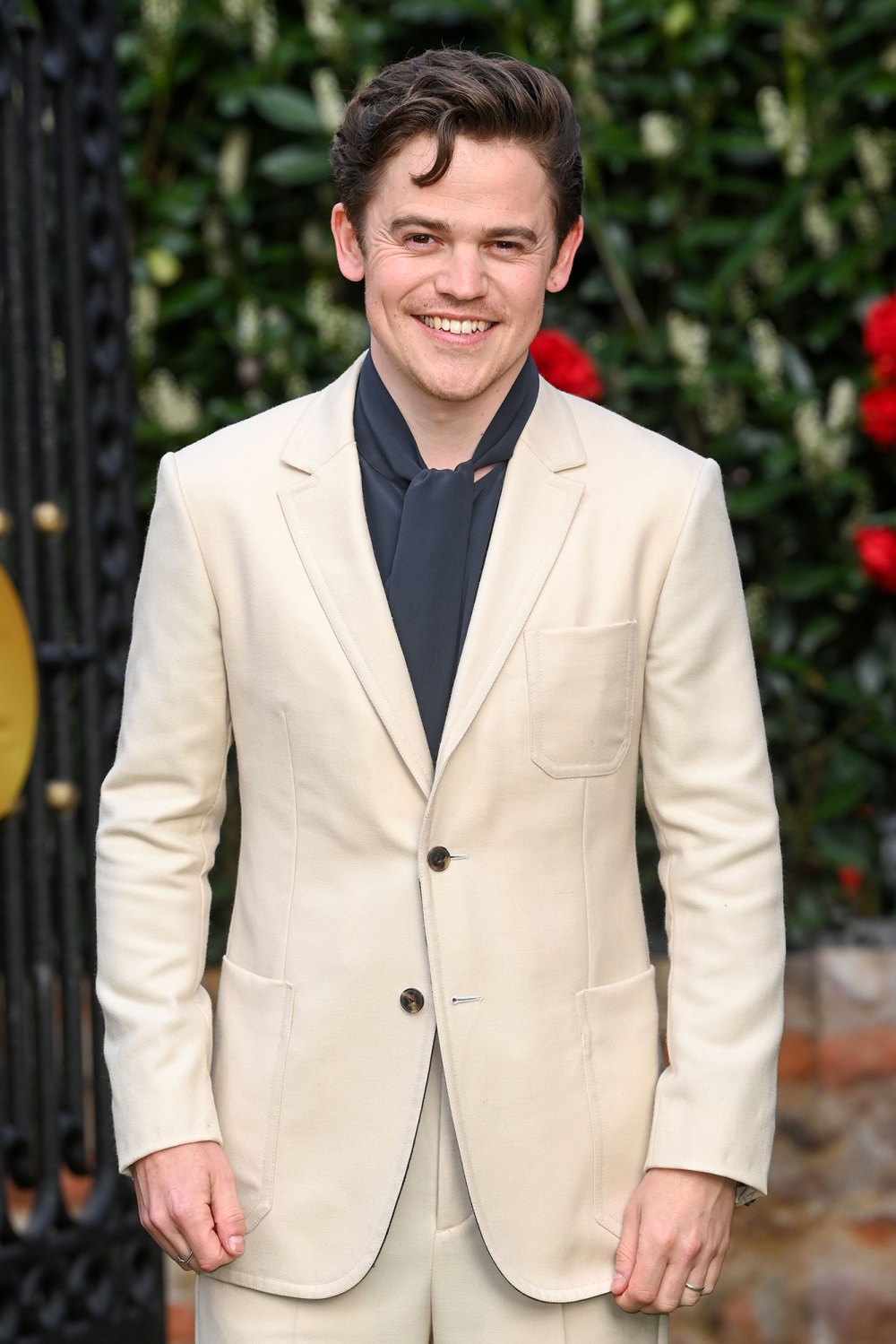 Sam Clemmett: What to Know About Queen Charlotte's Young Brimsley | Us ...