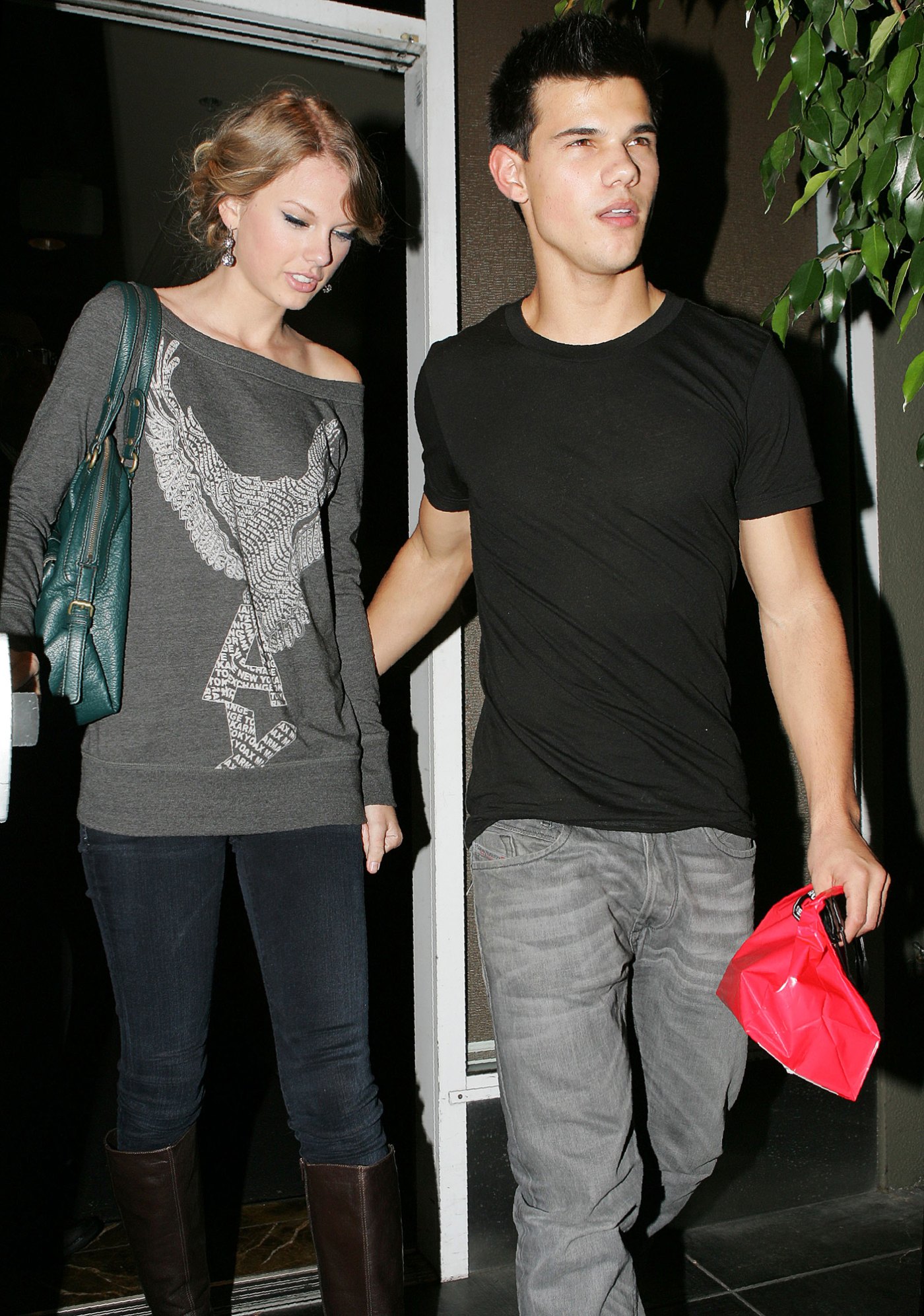 Taylor Lautner Reacts to Ex Taylor Swift Re-Releasing 'Speak Now' | Us ...