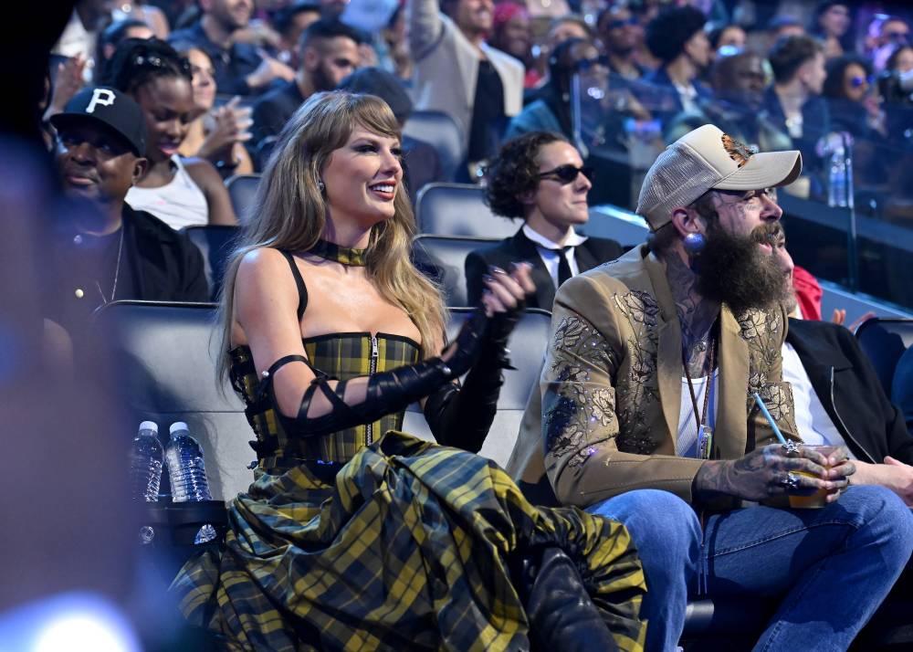 Celebrities Who Were Caught Making Faces in the Crowd at Awards Shows