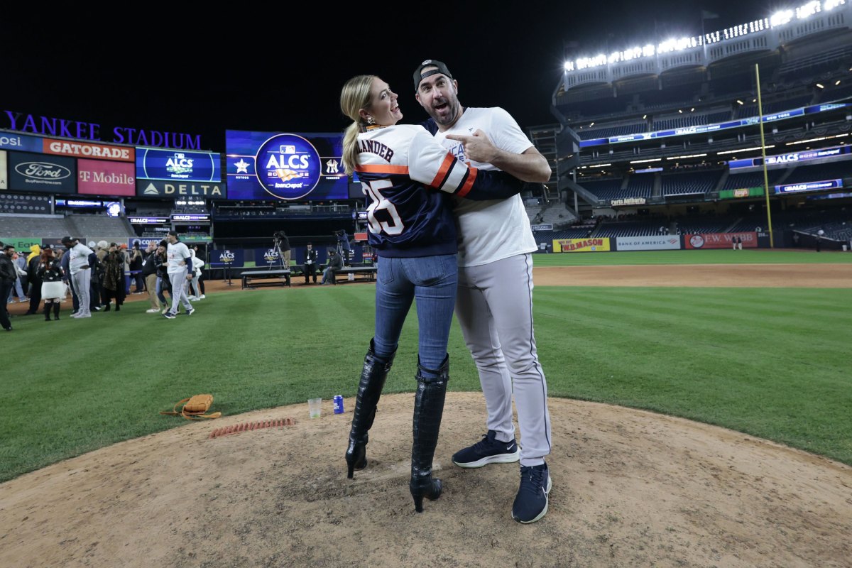 See Kate Upton’s Most Memorable Fashion Moments: Photos | Us Weekly