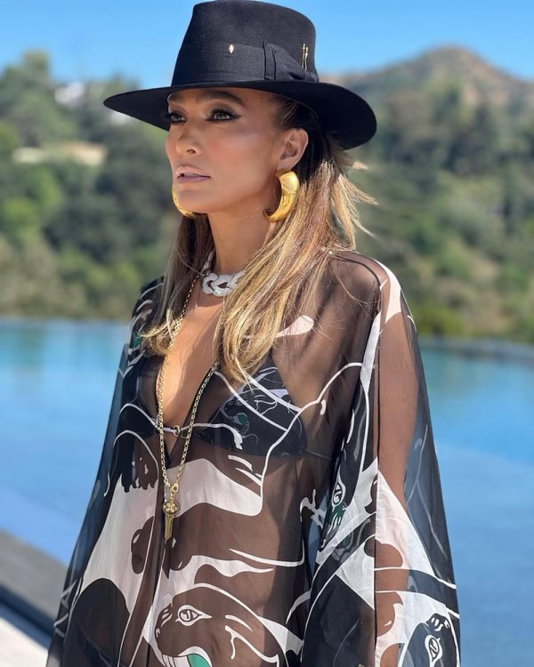 Jennifer Lopez Celebrates Birthday In Sparkly Outfit Us Weekly 9815