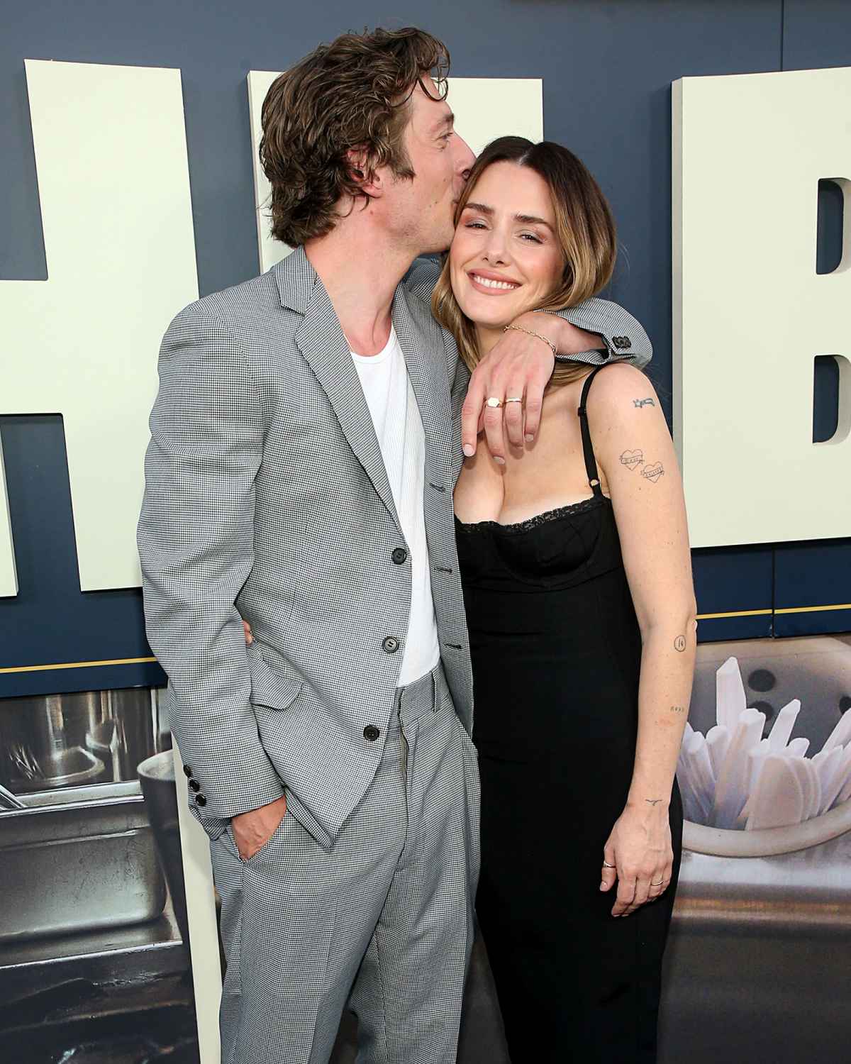 Jeremy Allen White and Estranged Wife Addison Timlin Hug Amid Divorce ...