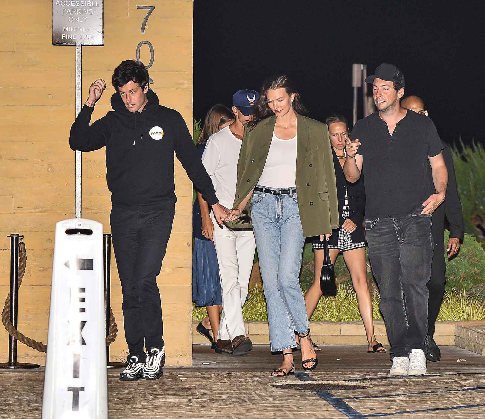 Austin Butler, Kaia Gerber Double Date With Karlie Kloss, Josh Kushner ...