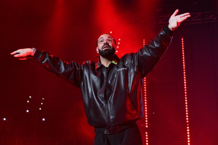 Drake Gifts Fan a Birkin Bag at ‘It’s All a Blur’ Show | Us Weekly