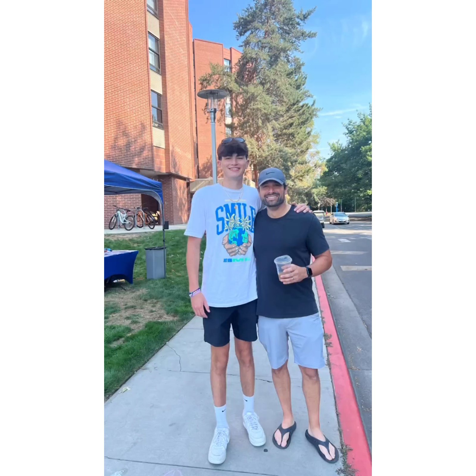 Former Bachelor Jason Mesnick Drops Off Son for 1st Year of College ...