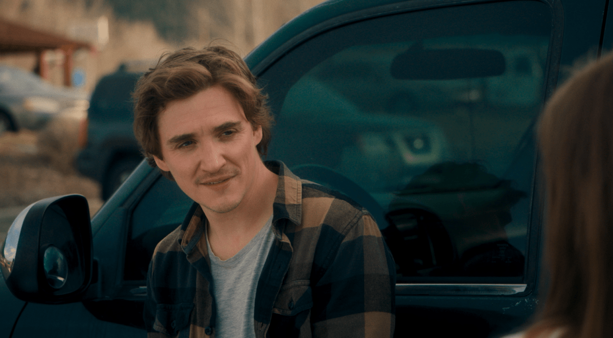 Grace Van Dien Praises Costar Chemistry With Joseph Quinn, Kyle Gallner ...