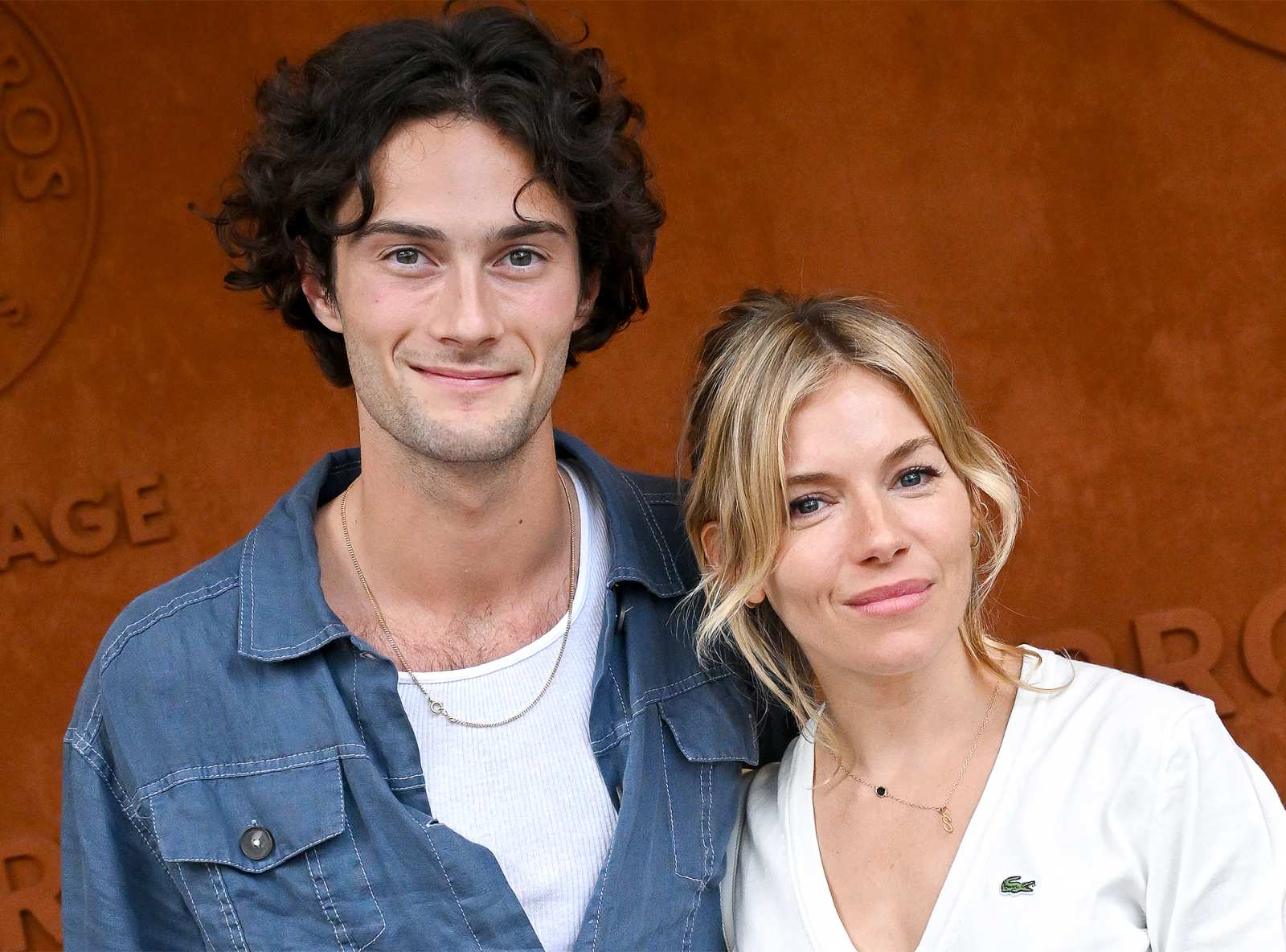 Sienna Miller Gives Birth to Her 1st Child With Boyfriend Oli Green ...