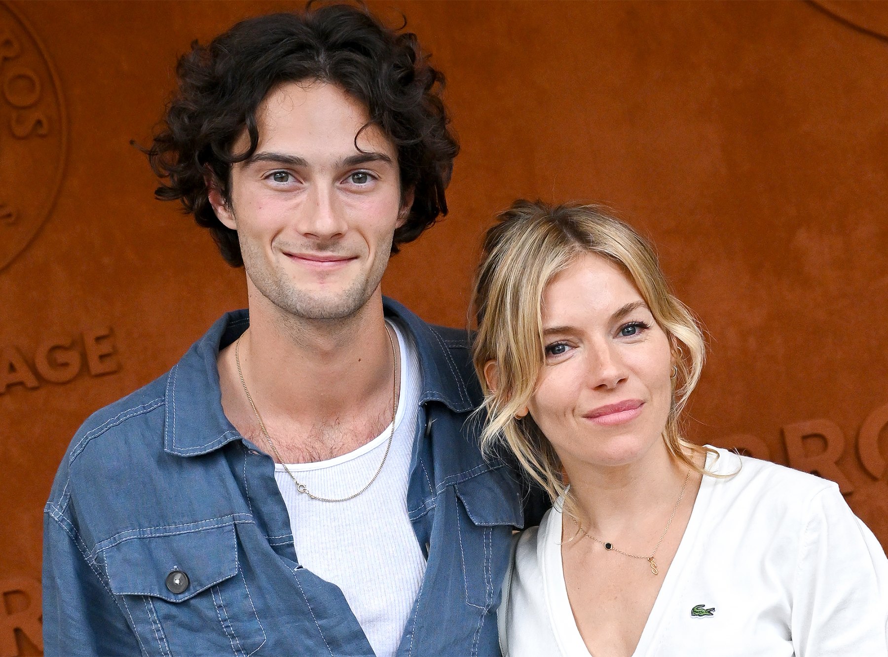 Sienna Miller Gives Birth to Her 1st Child With Boyfriend Oli Green ...