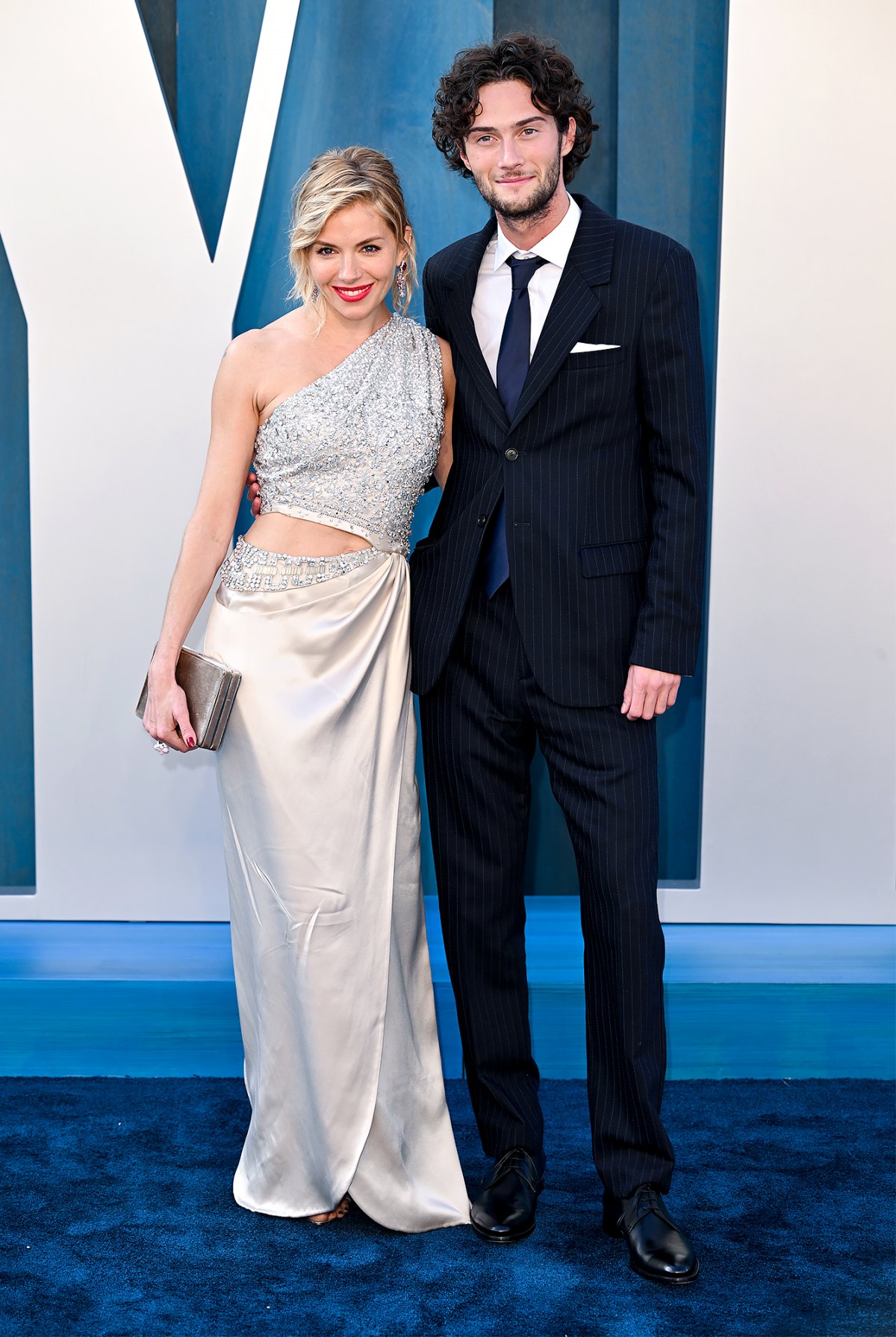Sienna Miller Gives Birth to Her 1st Child With Boyfriend Oli Green ...