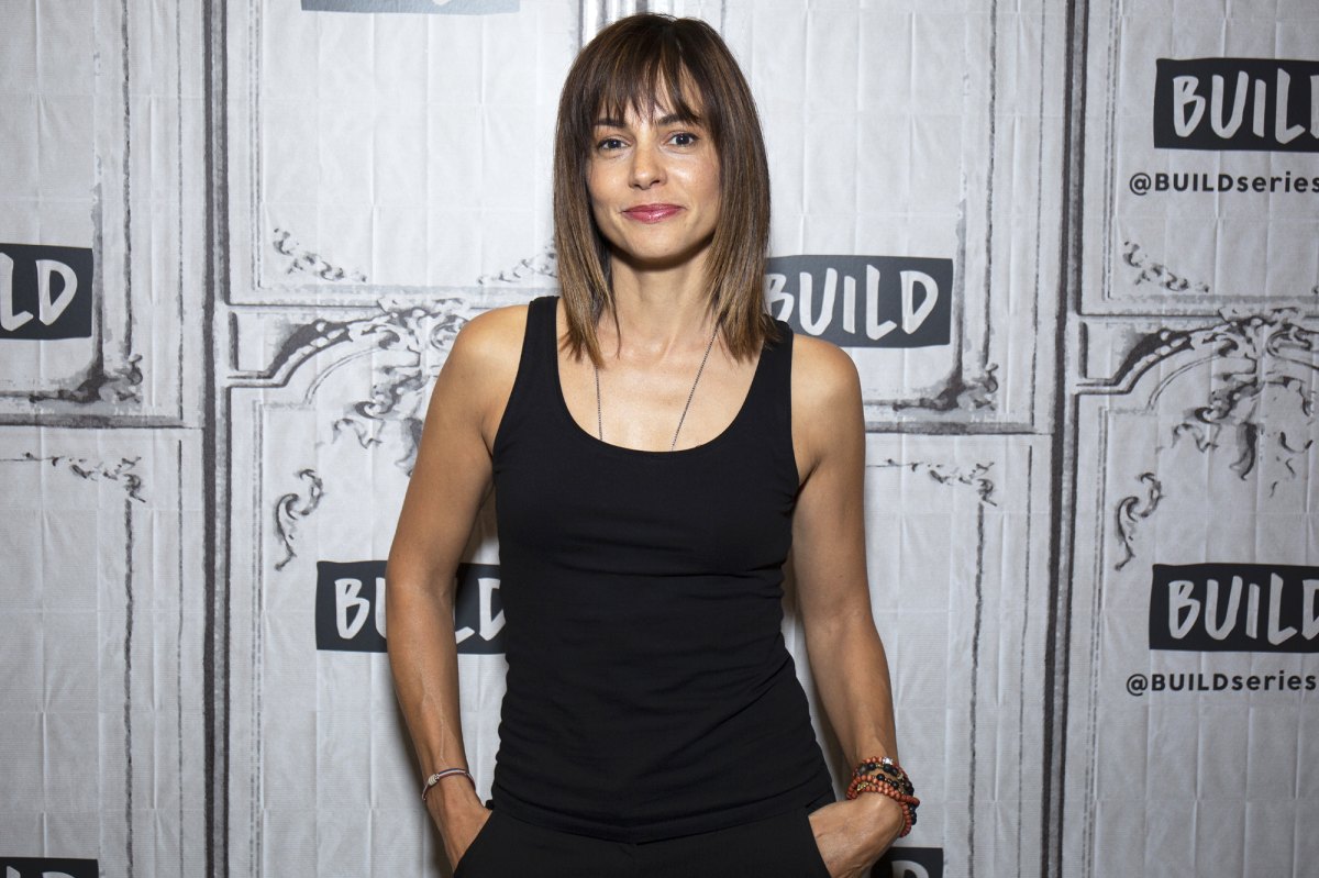Stephanie Szostak Had Imposter Syndrome on Set: I Felt Like a 'Fraud ...