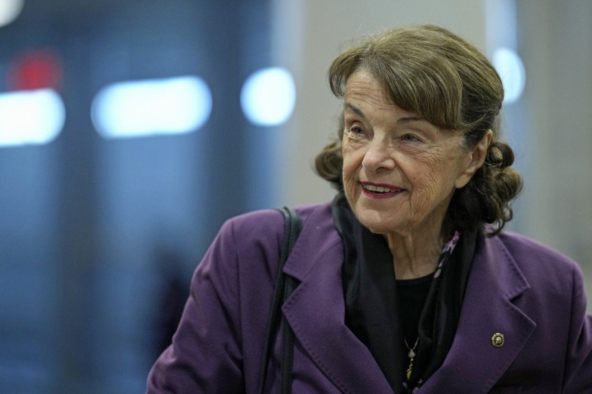 Senator Dianne Feinstein Dead at 90 | Us Weekly