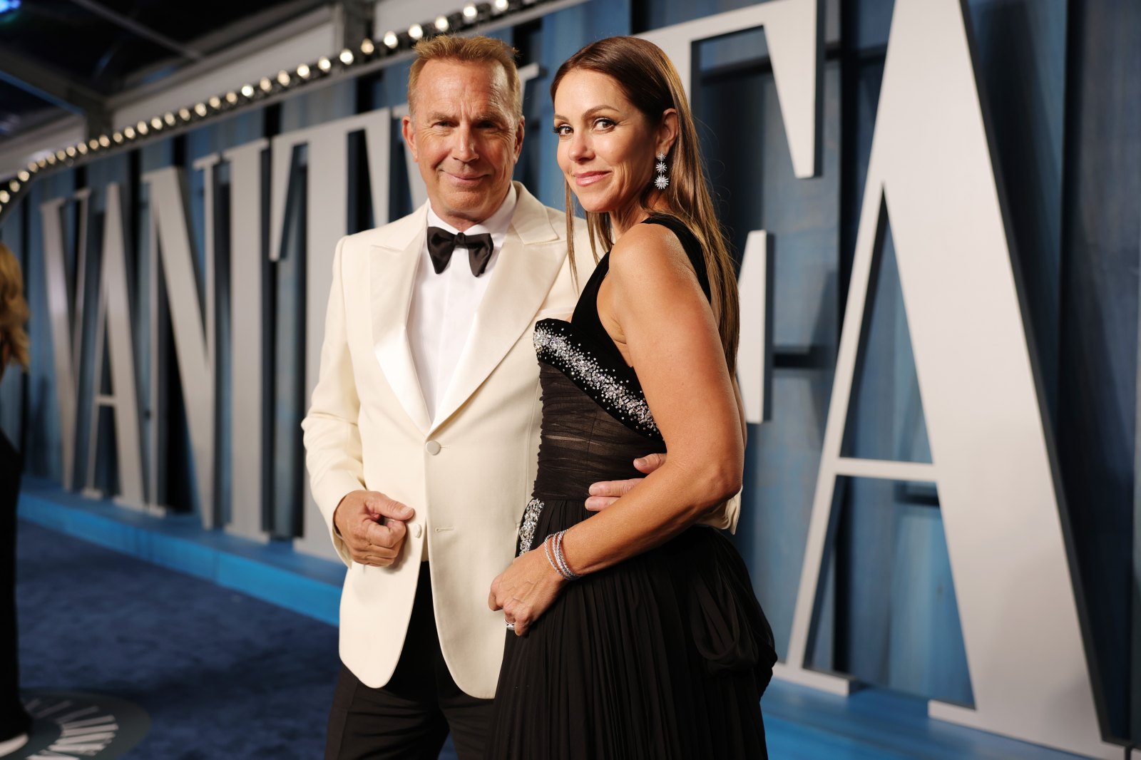 Kevin Costner, Christine Baumgartner ‘On Speaking Terms’: Source | Us ...