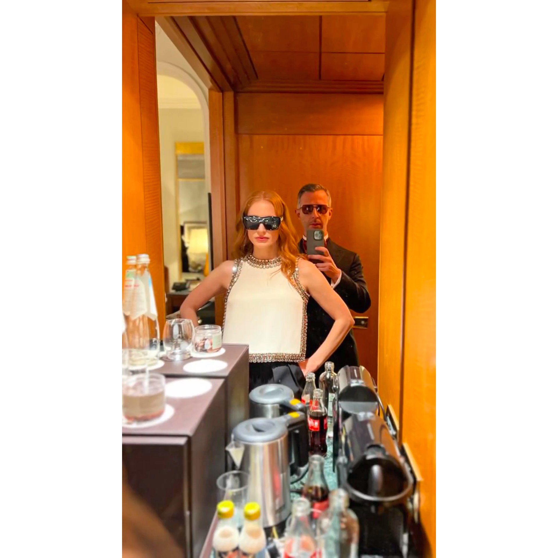 Jessica Chastain and Jeremy Strong Go Viral After Hotel Dance Party ...
