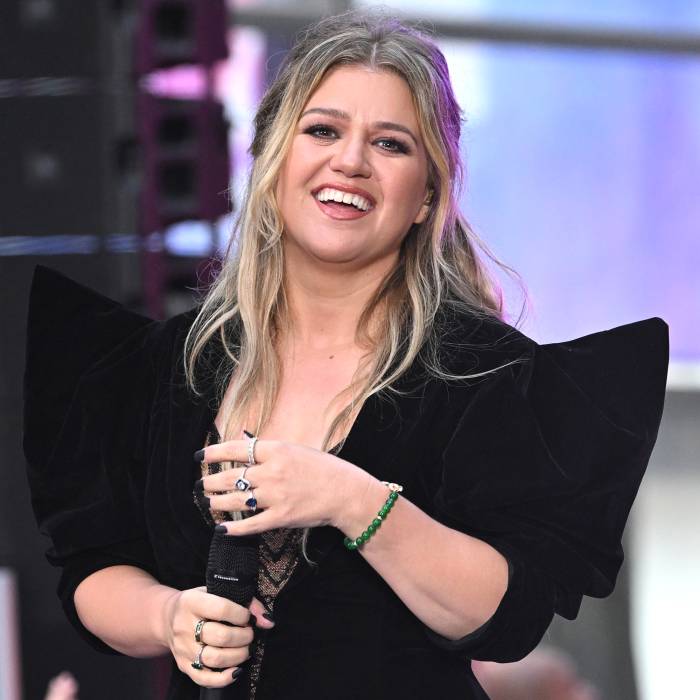 Kelly Clarkson News - Us Weekly
