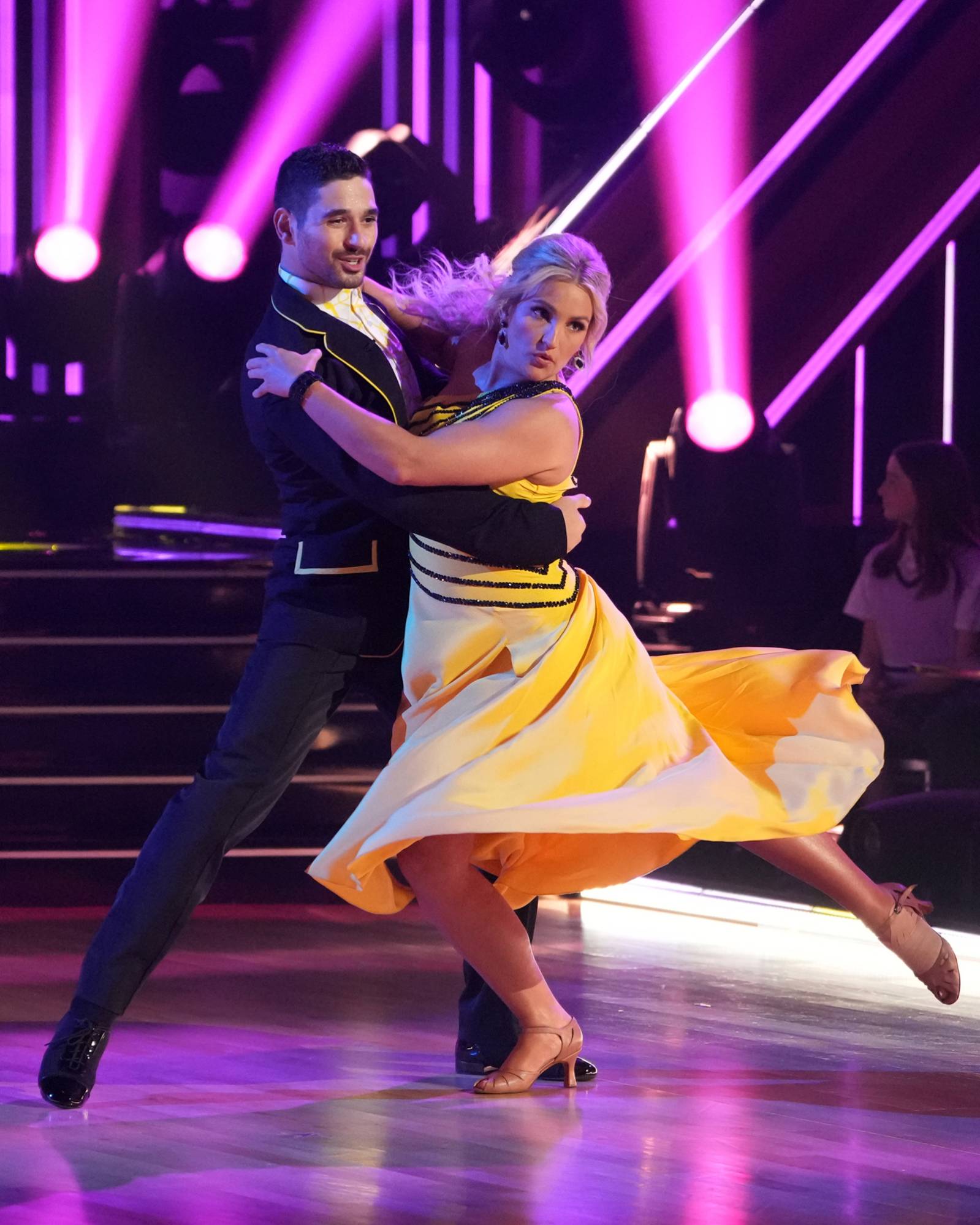 Who Got Eliminated During 'Dancing With The Stars’ Season 32 Premiere ...