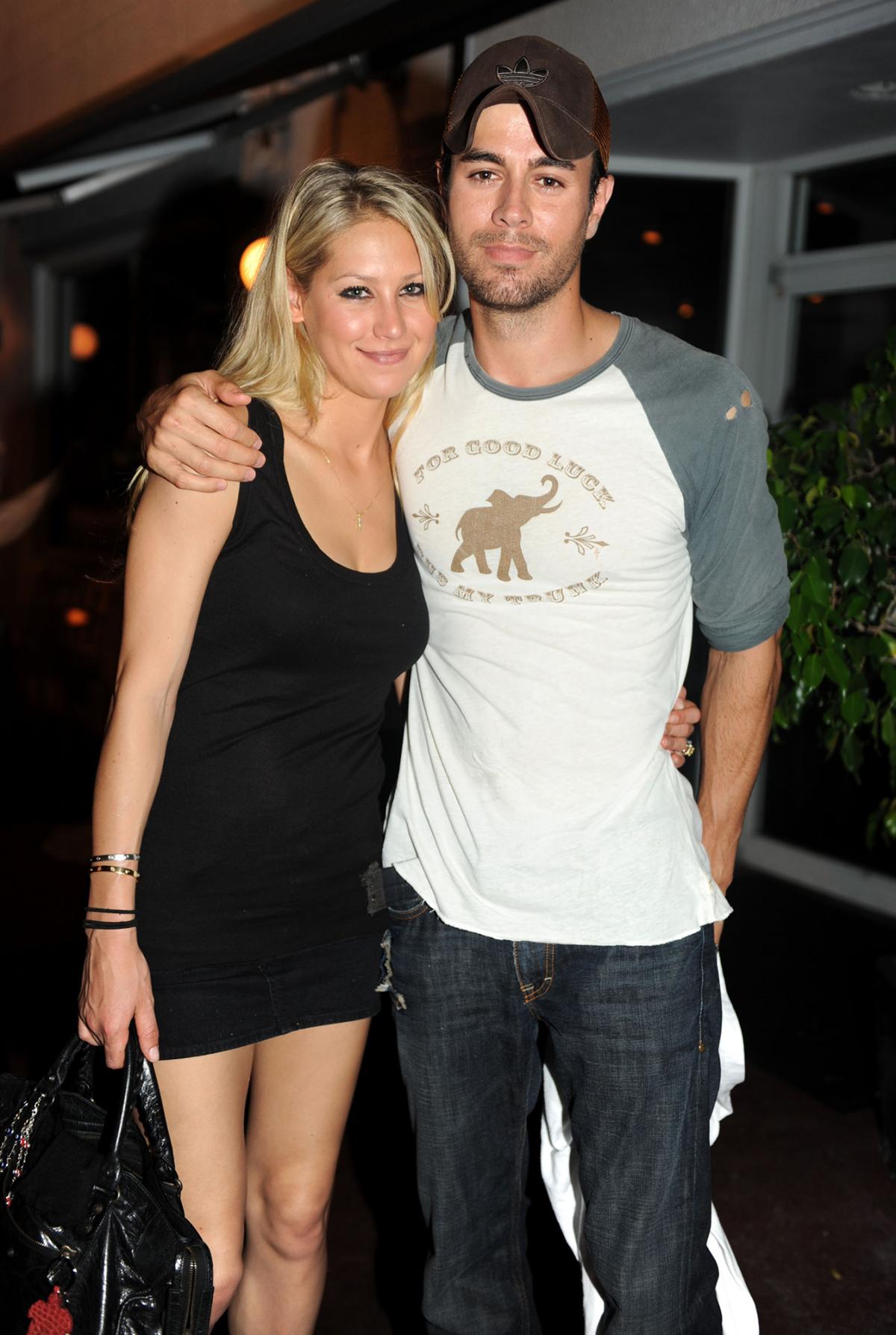 Enrique Iglesias Says Anna Kournikova Is ‘Cool’ With Him Kissing Fans ...