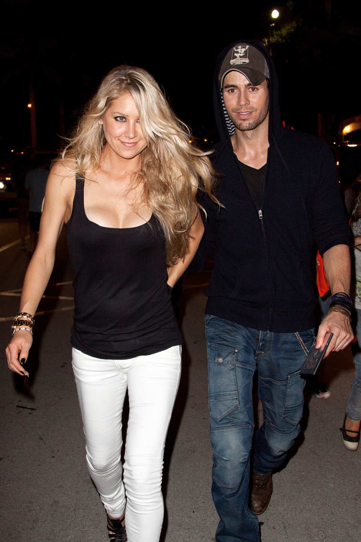 Enrique Iglesias on ‘Connecting’ With Anna Kournikova, Raising 3 Kids ...