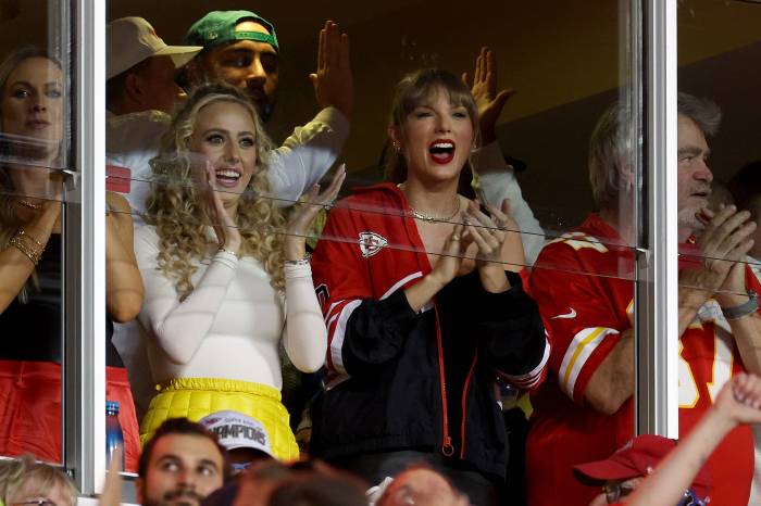 Taylor Swift and Brittany Mahomes Celebrate Big Travis Kelce Play | Us ...