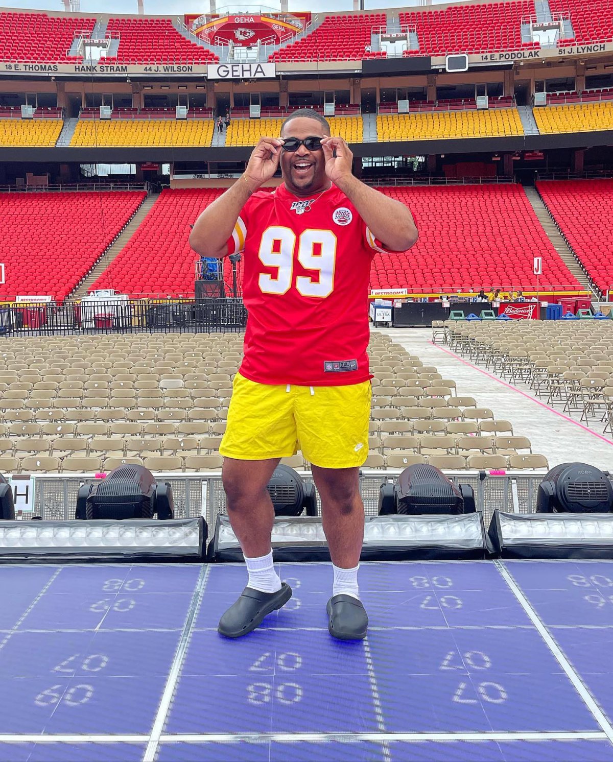 Taylor Swift and Travis Kelce Have Connection Through Former Teammate ...