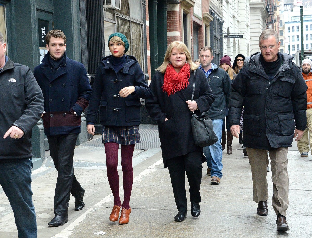 Taylor Swift's Family Guide: The Singer’s Parents and Sibling | Us Weekly