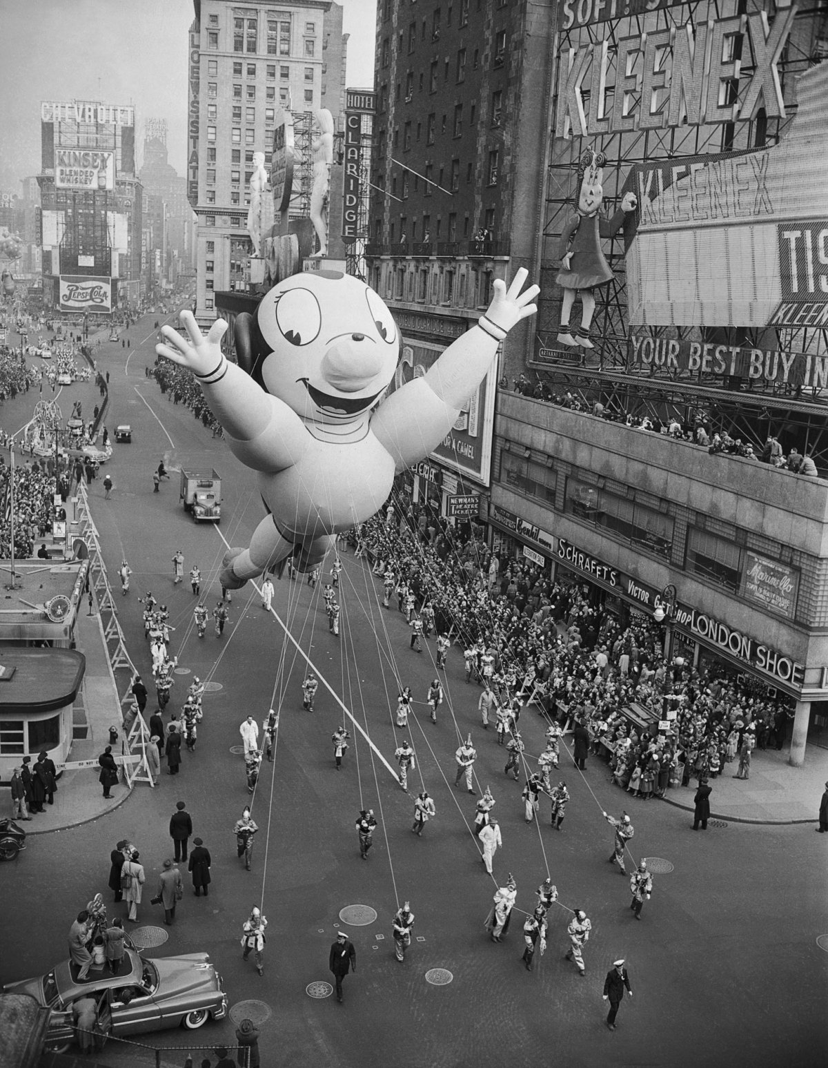 Biggest Thanksgiving Day Parade Mishaps Over the Years | Us Weekly