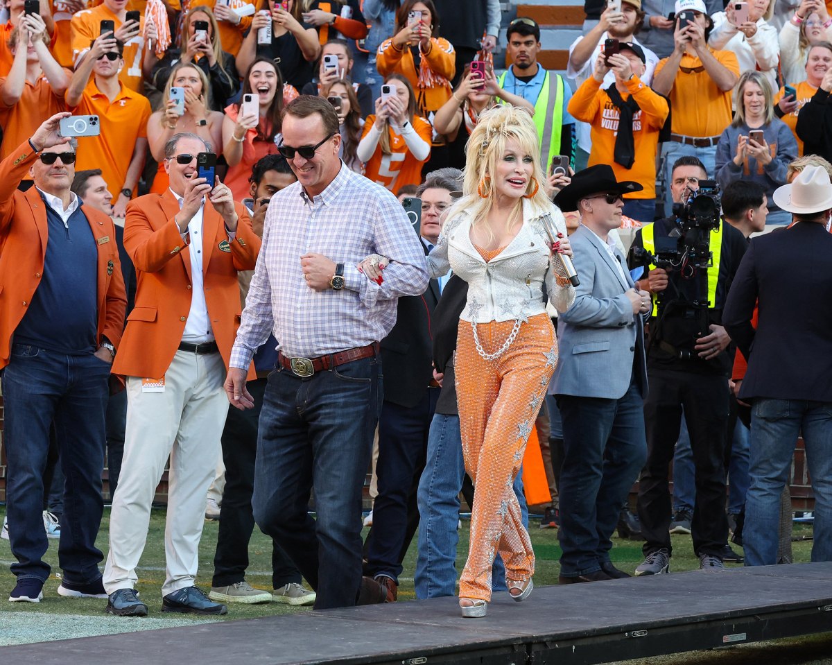 Dolly Parton Rocks University of Tennessee Colors at Football Game | Us ...