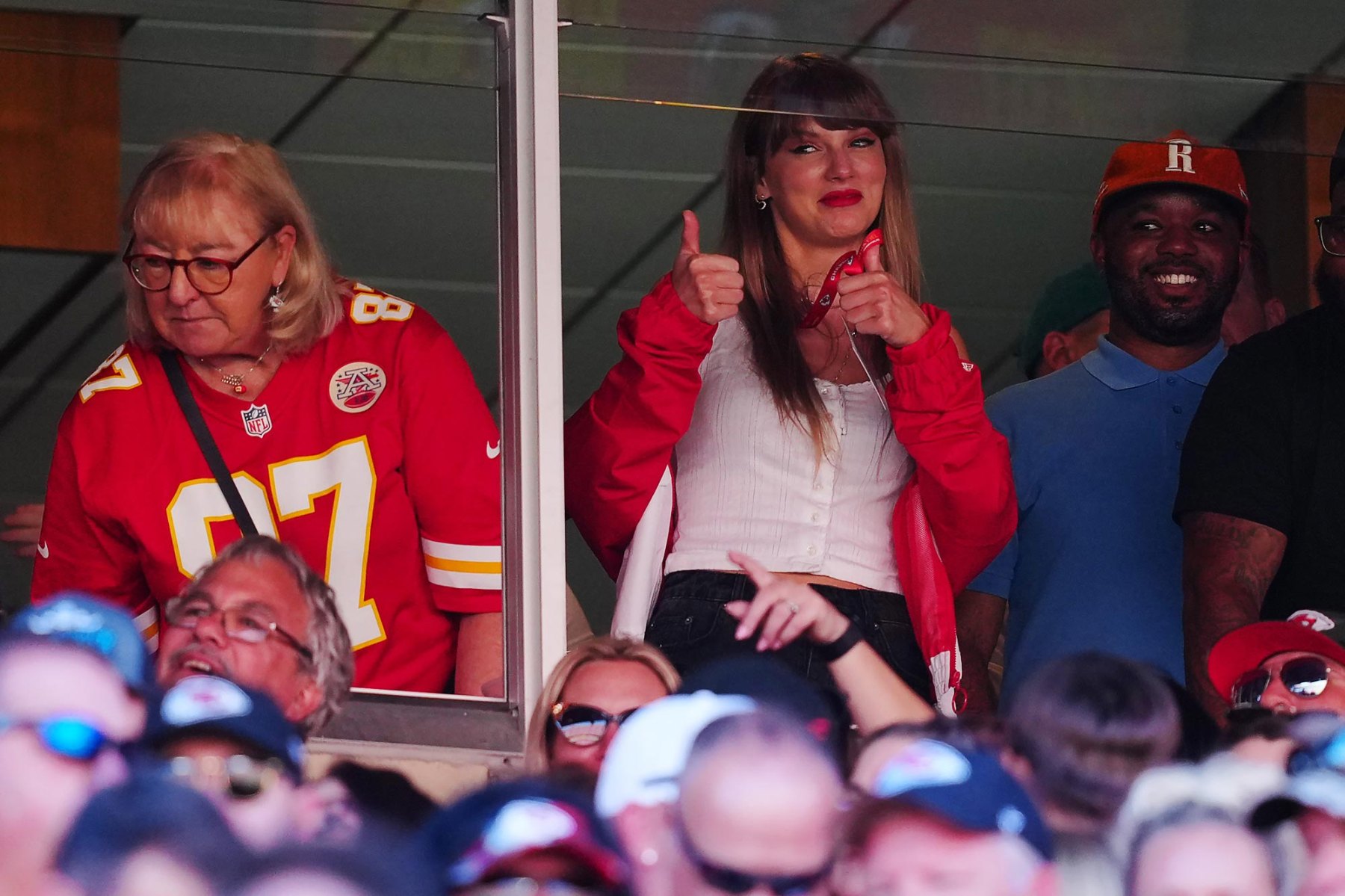 Celebrity Kansas City Chiefs Fans: Taylor Swift, Paul Rudd and More ...