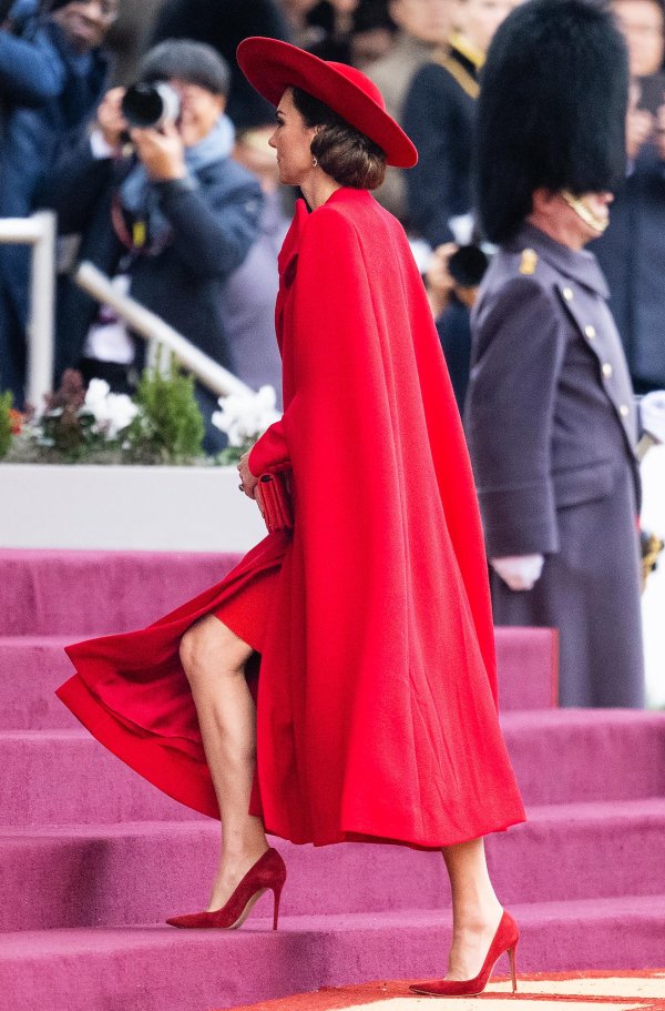 Kate Middleton Wears Red Coat With Bow to Greet South Korean President ...