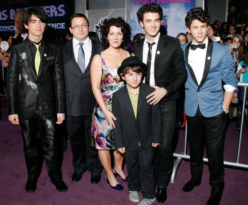 Nick Jonas Says Family ‘Saved My Life’ by Noticing Signs of Diabetes ...