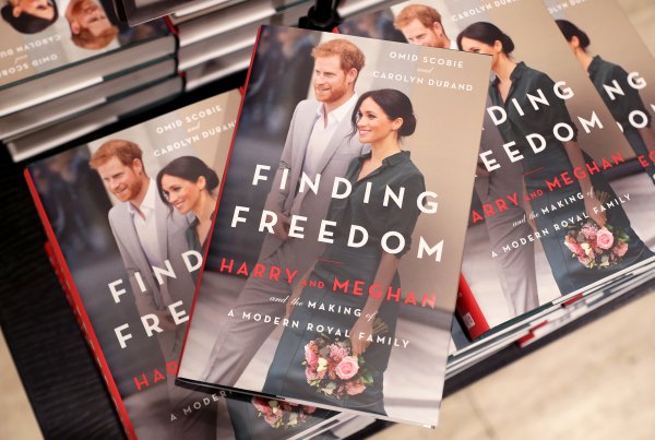 Prince William ‘No Longer Even Recognizes’ Prince Harry, Book Claims ...
