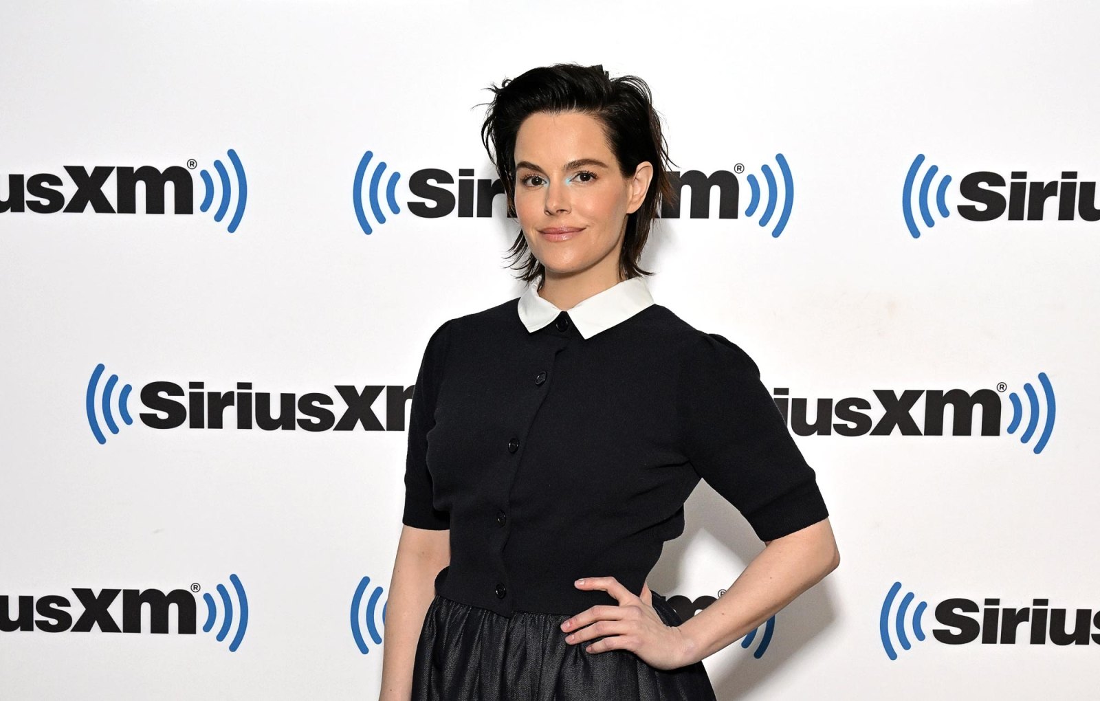 Schitt's Creek's Emily Hampshire Apologizes for Johnny Depp Costume ...