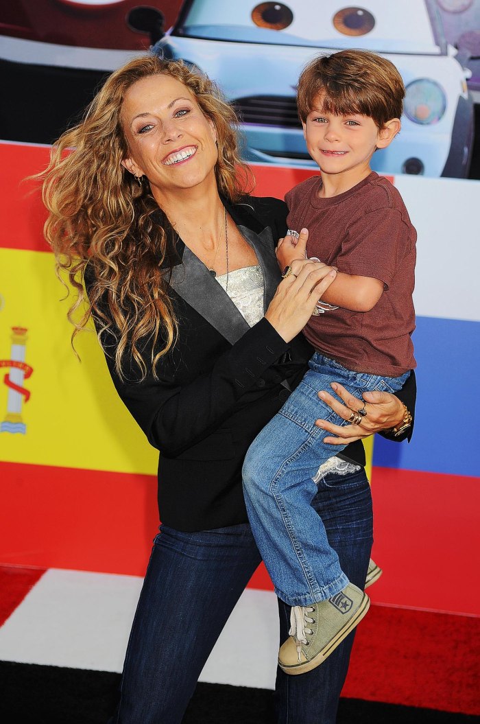 Sheryl Crow's Rare Photos With Sons Levi and Wyatt: Family Photo Album ...