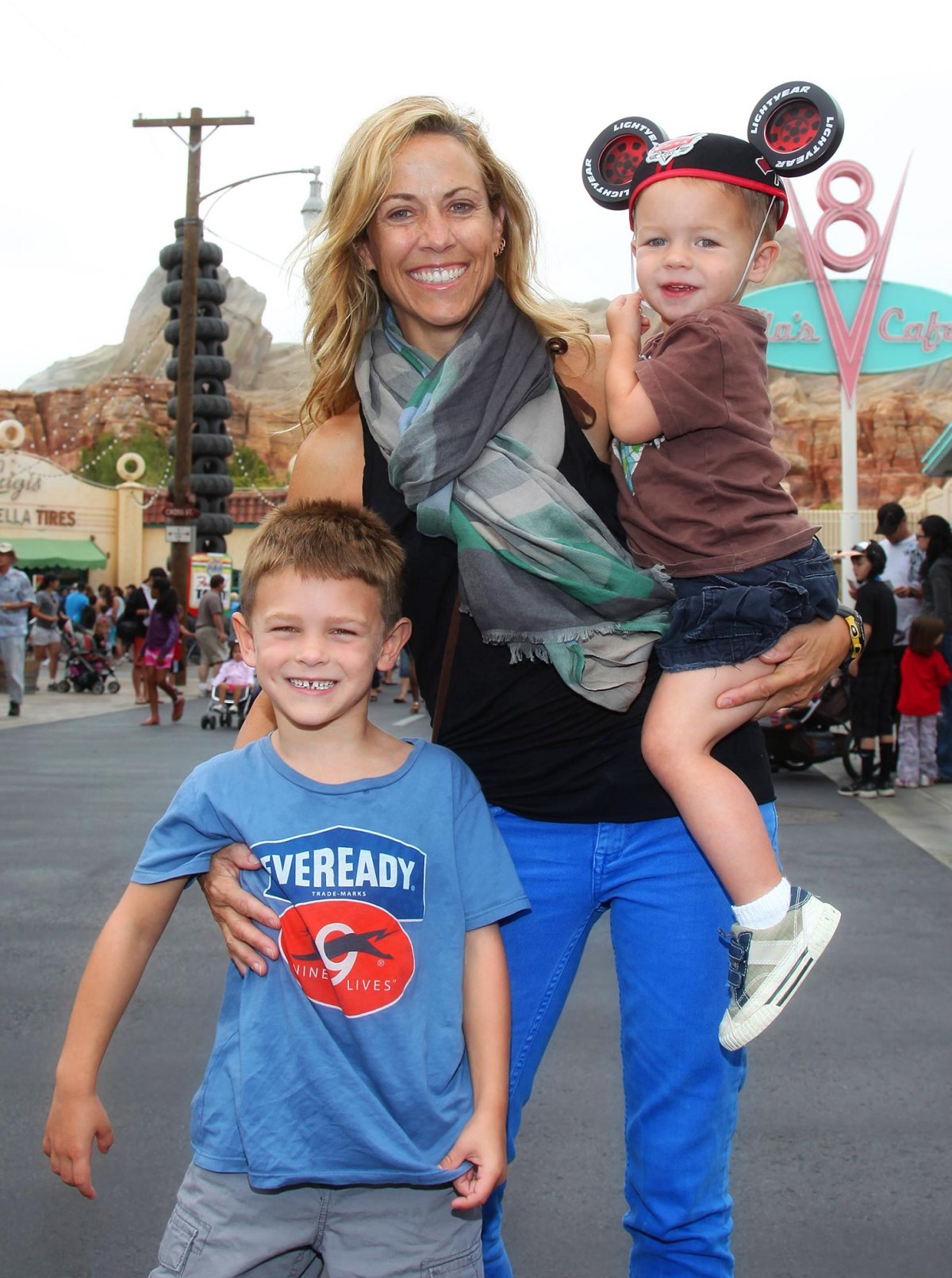 Sheryl Crow's Rare Photos With Sons Levi and Wyatt: Family Photo Album ...