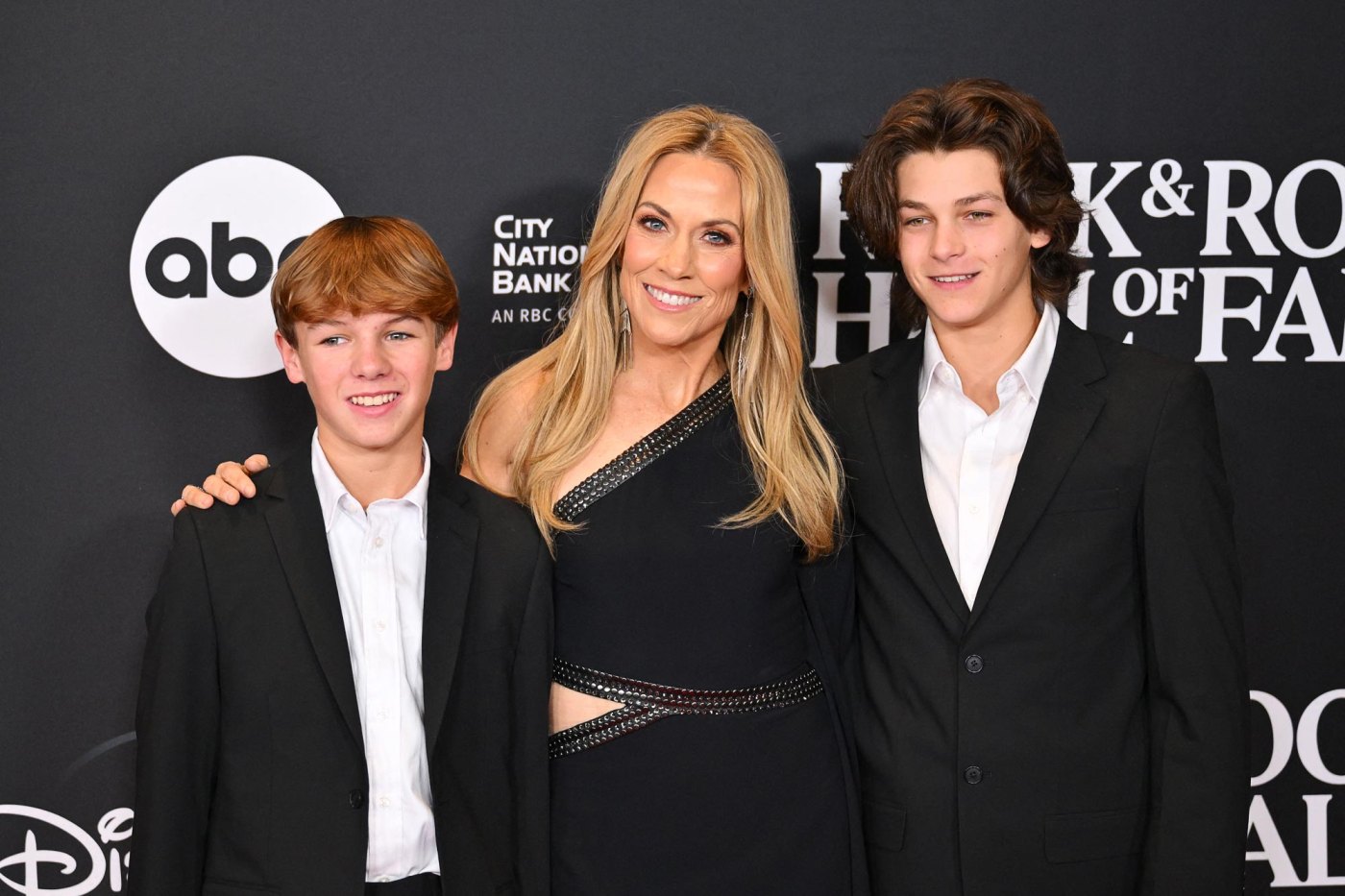 Sheryl Crow's Rare Photos With Sons Levi and Wyatt: Family Photo Album ...