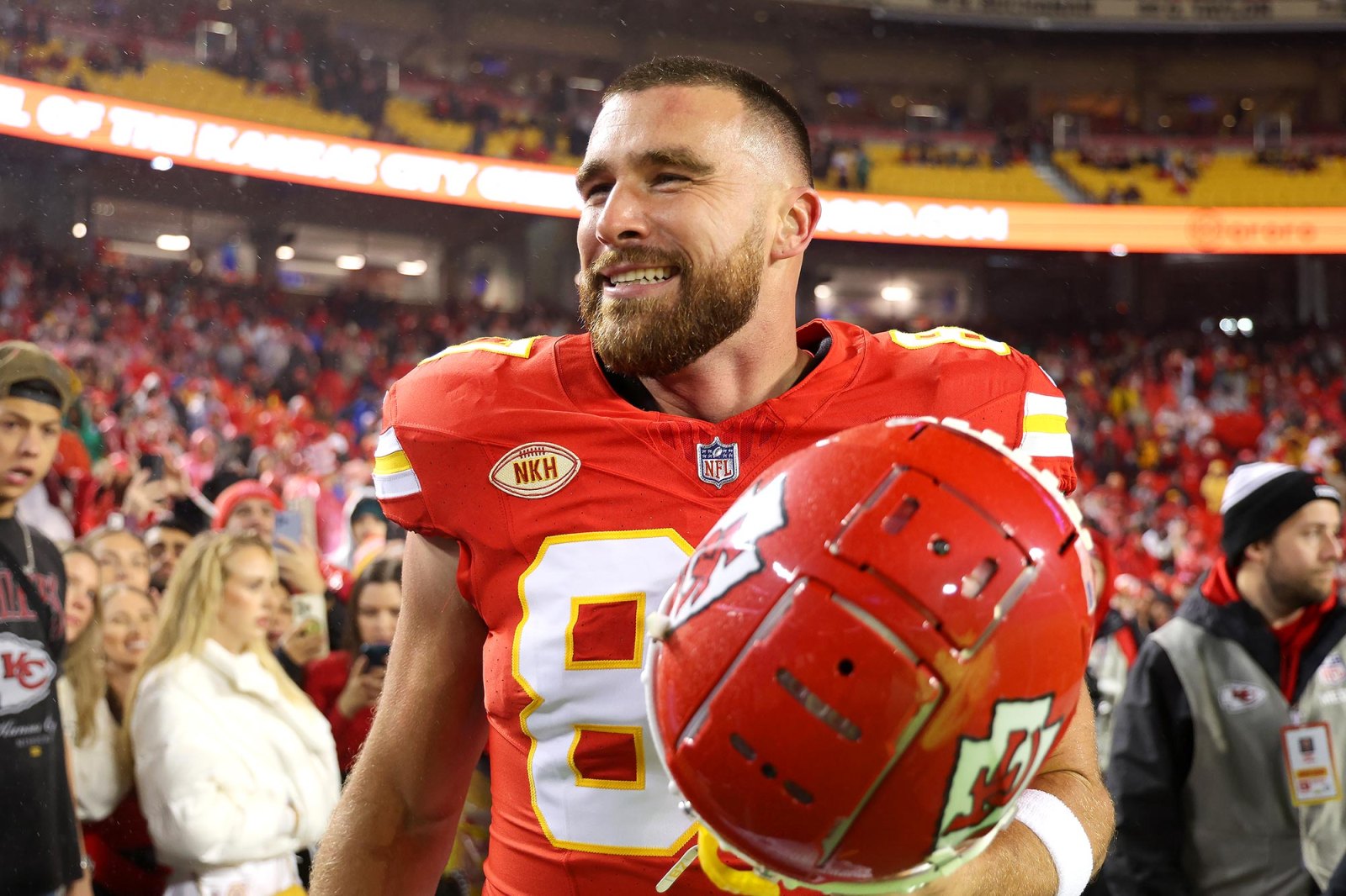 Travis Kelce Reacts to Taylor Swift-Inspired Sign at Chiefs Game | Us ...