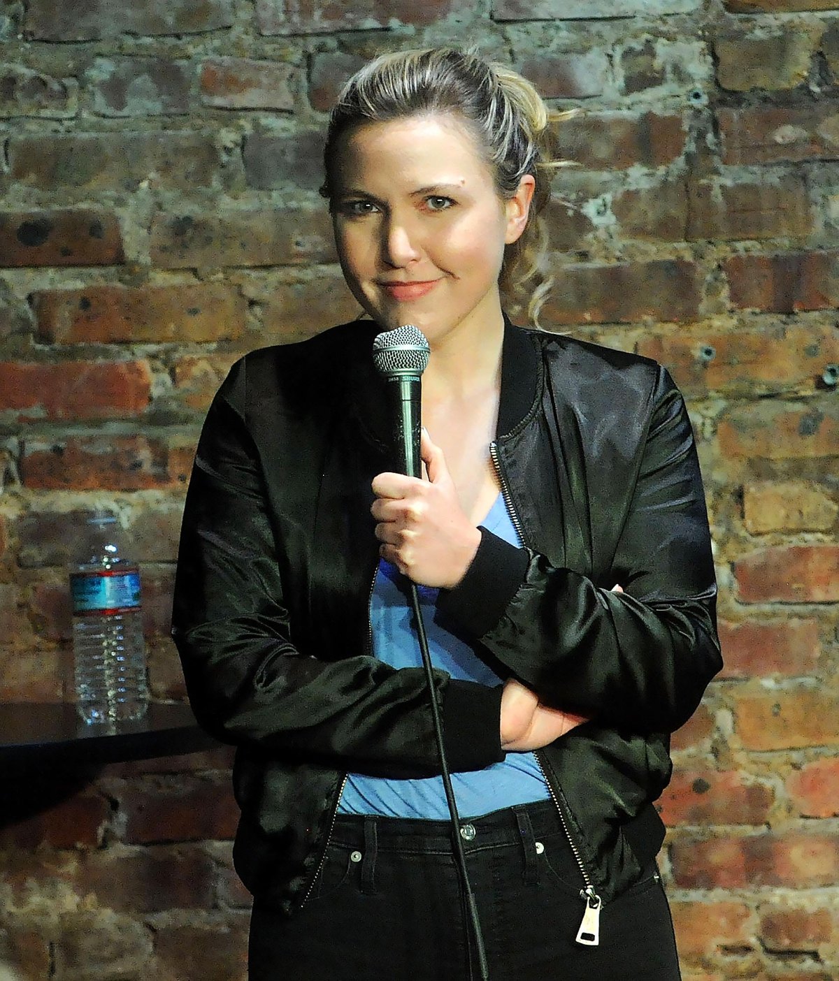 Who Is Taylor Tomlinson? 5 Things About the New CBS Late Night Host ...
